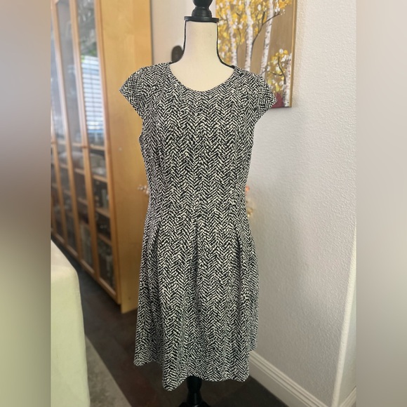AB Studio | Dresses | Ab Studio Modern Chevron Stretchy But Hugging ...
